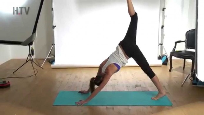 10-minute energising yoga routine from super yogi Tara Stiles - Healthista