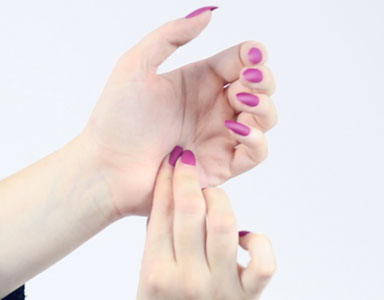 Got back pain? This hand reflexology can help quickly - Healthista