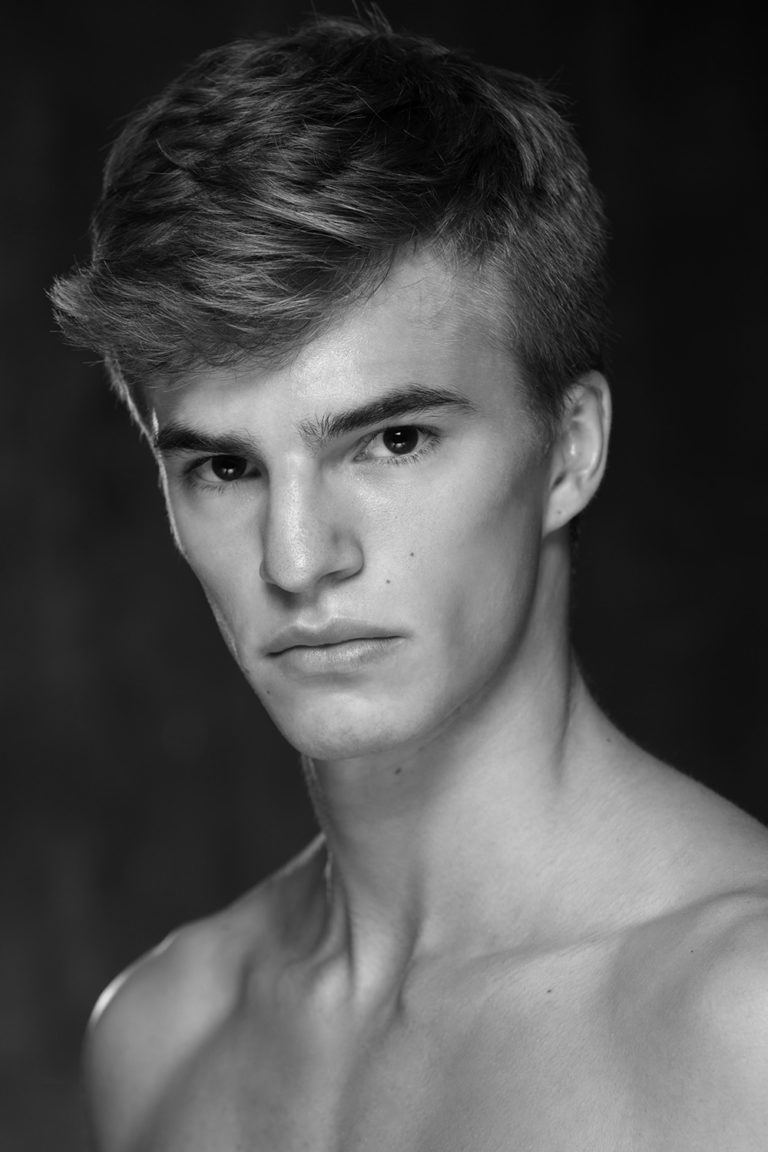 How to cleanse your face properly - from 3 stage stars who wear A LOT ...