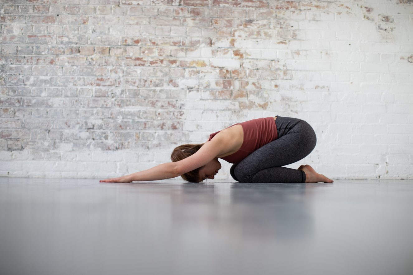 5 back stretches to help relieve desk hunch - Healthista