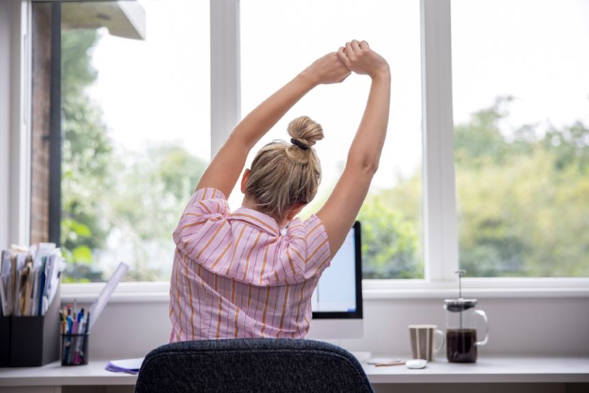 Stress symptoms? 7 instant fixes you can do at your desk - Healthista