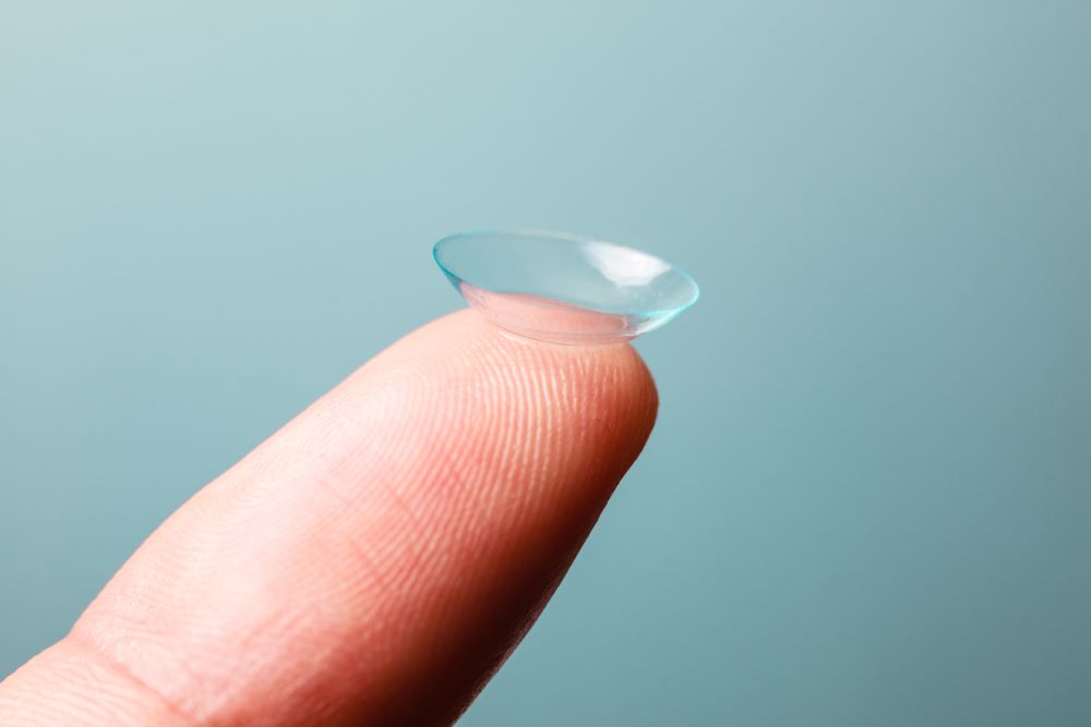 Contact lenses: expert reveals 5 key rules - Healthista